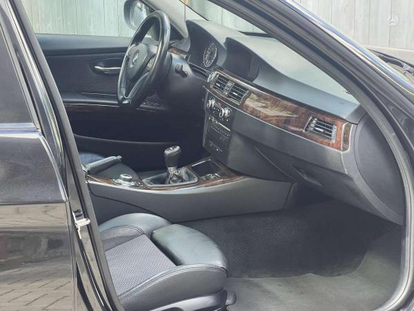 Melns BMW 320 2010 Kauņa, ar dzinēja tilpumu 2.00 L un nobraukumu 260 tūkst. km par 3950 €, foto 6 vietnē AUTOMOTO.COM.LV