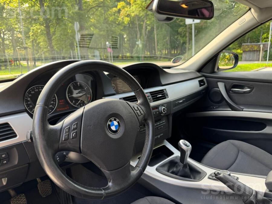 Melns BMW 320 2010 Cēsis, ar dzinēja tilpumu 2.00 L un nobraukumu 267 tūkst. km par 5750 €, foto 14 vietnē AUTOMOTO.COM.LV