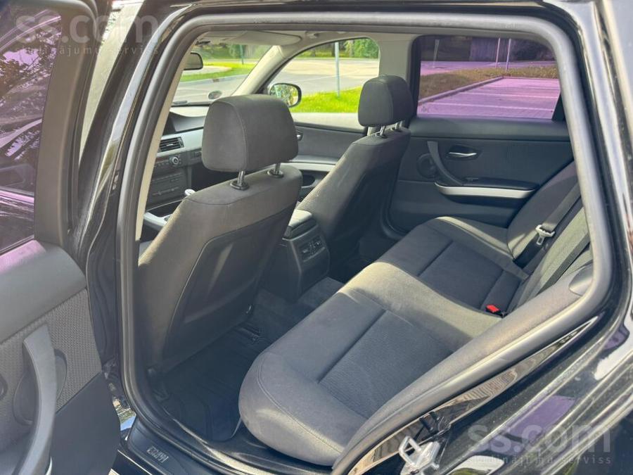 Melns BMW 320 2010 Cēsis, ar dzinēja tilpumu 2.00 L un nobraukumu 267 tūkst. km par 5750 €, foto 17 vietnē AUTOMOTO.COM.LV
