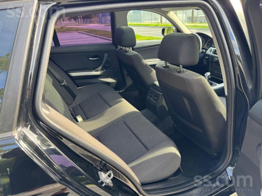 Melns BMW 320 2010 Cēsis, ar dzinēja tilpumu 2.00 L un nobraukumu 267 tūkst. km par 5750 €, foto 18 vietnē AUTOMOTO.COM.LV