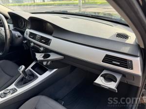 Melns BMW 320 2010 Cēsis, ar dzinēja tilpumu 2.00 L un nobraukumu 267 tūkst. km par 5750 €, foto 20 vietnē AUTOMOTO.COM.LV