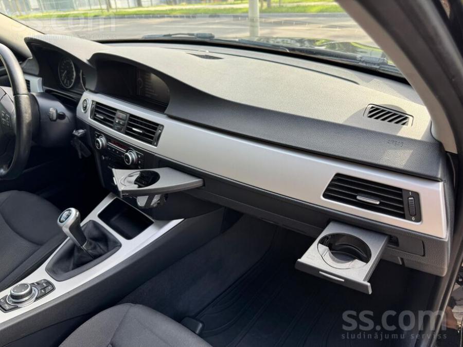 Melns BMW 320 2010 Cēsis, ar dzinēja tilpumu 2.00 L un nobraukumu 267 tūkst. km par 5750 €, foto 20 vietnē AUTOMOTO.COM.LV