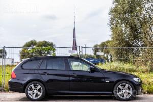 Black BMW 320 2010 in Riga, with an engine capacity of 2.00 L and mileage of 311 thousand km for 5990 €, photo 5 on AUTOMOTO.COM.LV