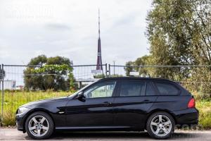 Black BMW 320 2010 in Riga, with an engine capacity of 2.00 L and mileage of 311 thousand km for 5990 €, photo 6 on AUTOMOTO.COM.LV