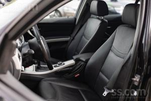 Black BMW 320 2010 in Riga, with an engine capacity of 2.00 L and mileage of 311 thousand km for 5990 €, photo 12 on AUTOMOTO.COM.LV