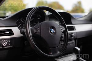 Black BMW 320 2010 in Riga, with an engine capacity of 2.00 L and mileage of 311 thousand km for 5990 €, photo 13 on AUTOMOTO.COM.LV