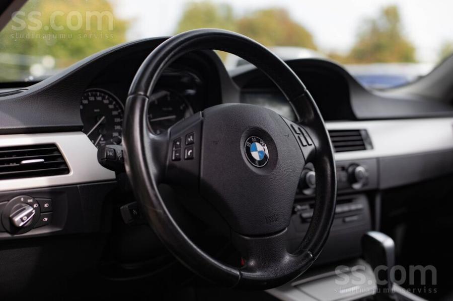 Black BMW 320 2010 in Riga, with an engine capacity of 2.00 L and mileage of 311 thousand km for 5990 €, photo 13 on AUTOMOTO.COM.LV