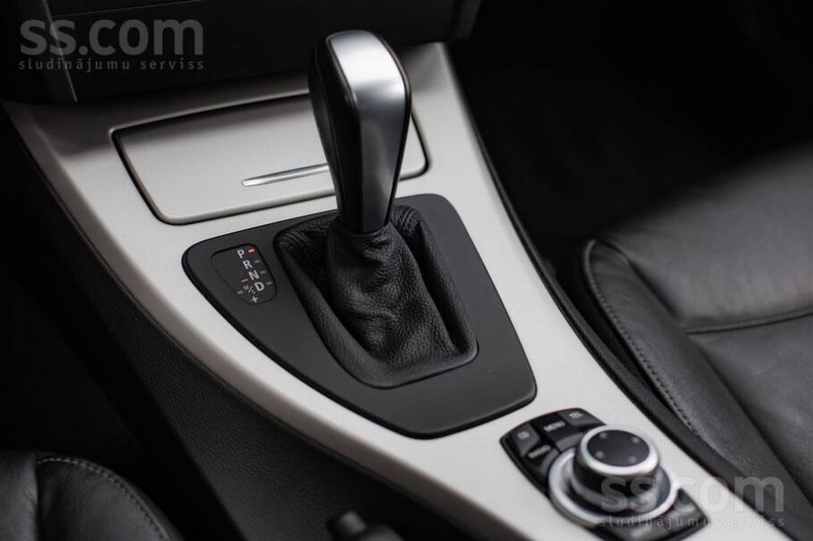 Black BMW 320 2010 in Riga, with an engine capacity of 2.00 L and mileage of 311 thousand km for 5990 €, photo 23 on AUTOMOTO.COM.LV