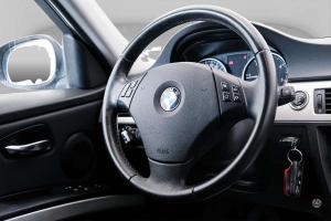 Melns BMW 320 2010 Kauņa, ar dzinēja tilpumu 2.00 L un nobraukumu 306 tūkst. km par 5390 €, foto 7 vietnē AUTOMOTO.COM.LV