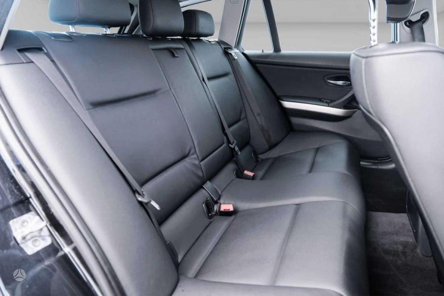 Melns BMW 320 2010 Kauņa, ar dzinēja tilpumu 2.00 L un nobraukumu 306 tūkst. km par 5390 €, foto 12 vietnē AUTOMOTO.COM.LV