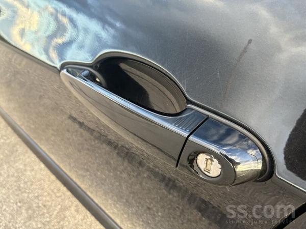 Black BMW 320 2010 in Bauska, with an engine capacity of 2.00 L and mileage of 371 thousand km for 5200 €, photo 6 on AUTOMOTO.COM.LV
