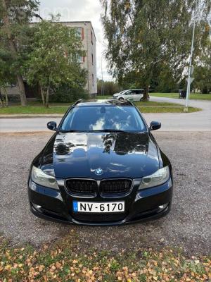 Melns BMW 320 2010 Liepāja, ar dzinēja tilpumu 2.00 L un nobraukumu 289 tūkst. km par 5300 €, foto  vietnē AUTOMOTO.COM.LV