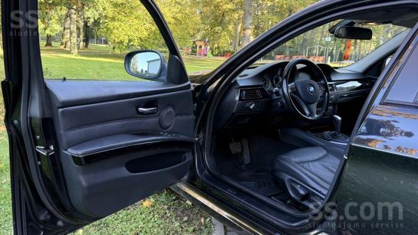 Melns BMW 320 2010 Rīga, ar dzinēja tilpumu 2.00 L un nobraukumu 339 tūkst. km par 4500 €, foto 9 vietnē AUTOMOTO.COM.LV