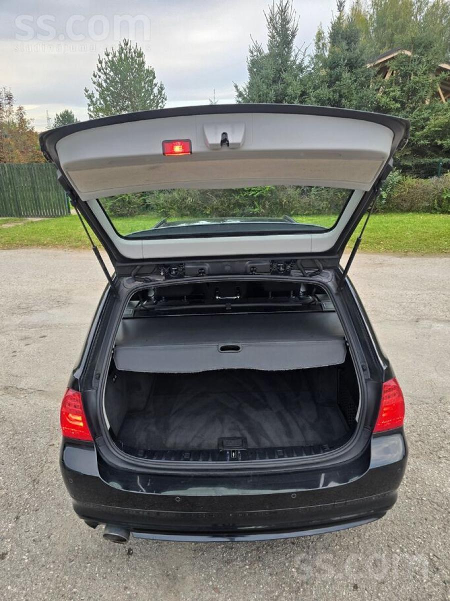 Melns BMW 320 2010 Jelgava, ar dzinēja tilpumu 2.00 L un nobraukumu 251 tūkst. km par 4990 €, foto 9 vietnē AUTOMOTO.COM.LV