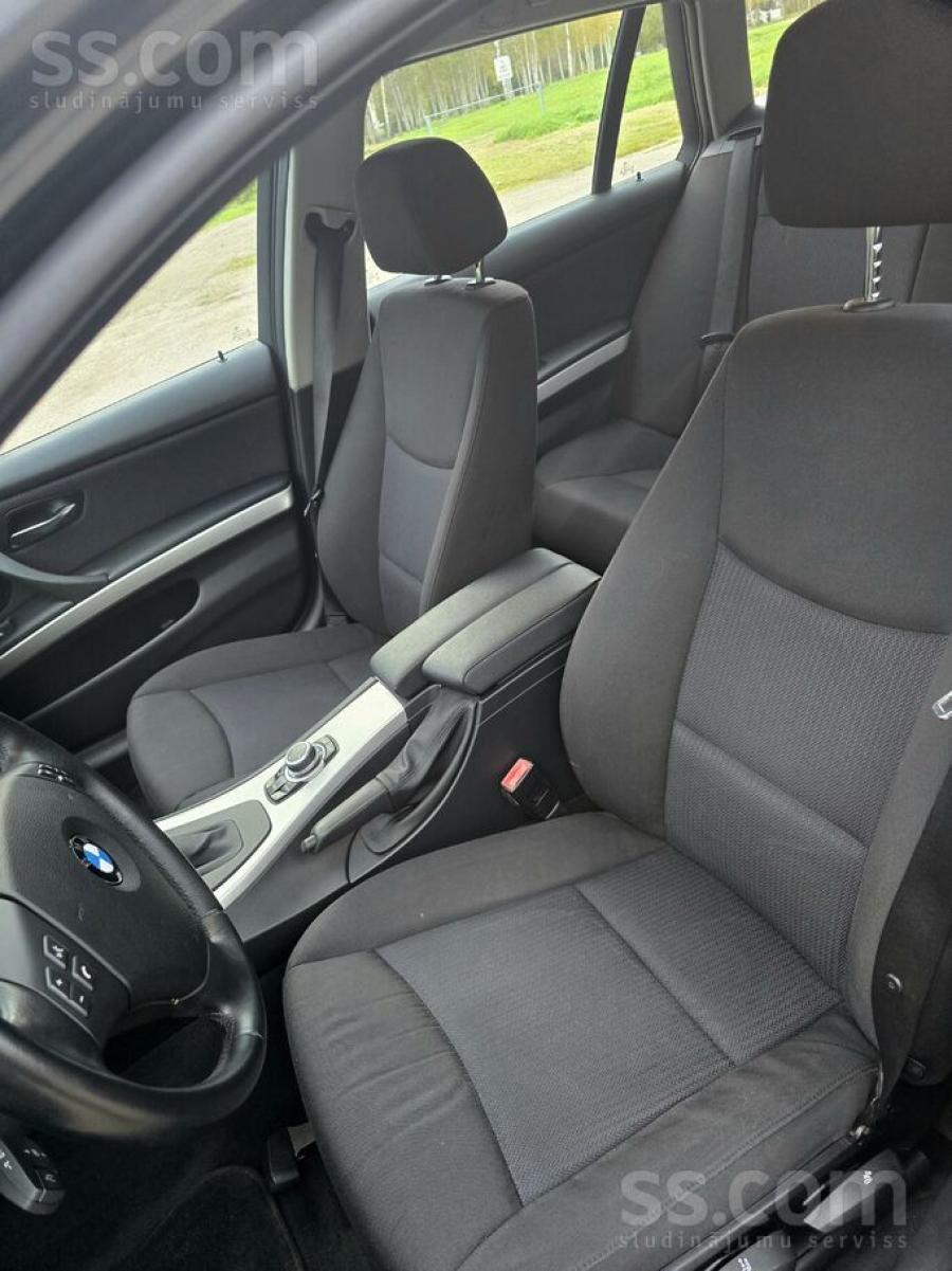 Melns BMW 320 2010 Jelgava, ar dzinēja tilpumu 2.00 L un nobraukumu 251 tūkst. km par 4990 €, foto 11 vietnē AUTOMOTO.COM.LV