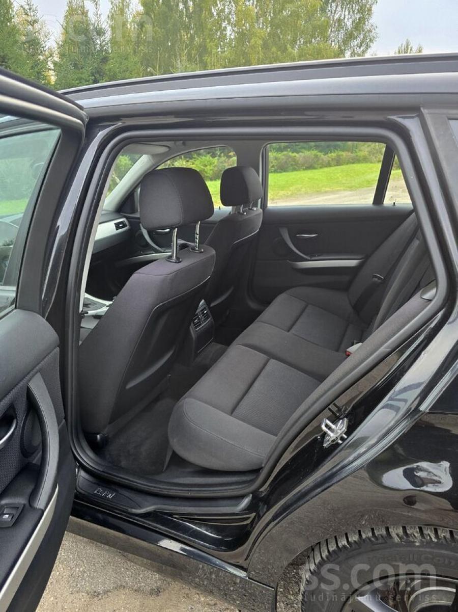 Melns BMW 320 2010 Jelgava, ar dzinēja tilpumu 2.00 L un nobraukumu 251 tūkst. km par 4990 €, foto 12 vietnē AUTOMOTO.COM.LV