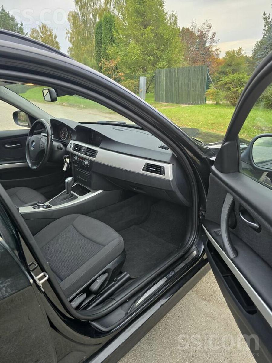Melns BMW 320 2010 Jelgava, ar dzinēja tilpumu 2.00 L un nobraukumu 251 tūkst. km par 4990 €, foto 13 vietnē AUTOMOTO.COM.LV