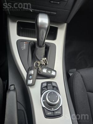 Melns BMW 320 2010 Jelgava, ar dzinēja tilpumu 2.00 L un nobraukumu 251 tūkst. km par 4990 €, foto 17 vietnē AUTOMOTO.COM.LV