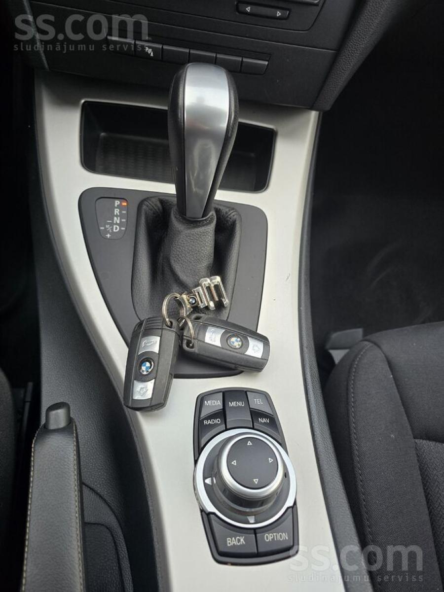 Melns BMW 320 2010 Jelgava, ar dzinēja tilpumu 2.00 L un nobraukumu 251 tūkst. km par 4990 €, foto 17 vietnē AUTOMOTO.COM.LV