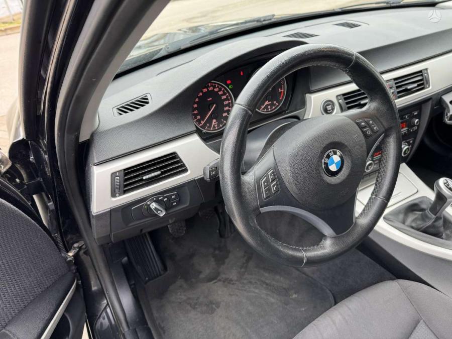 Black BMW 320 2011 in Elektrenai, with an engine capacity of 2.00 L and mileage of 350 thousand km for 3699 €, photo 11 on AUTOMOTO.COM.LV