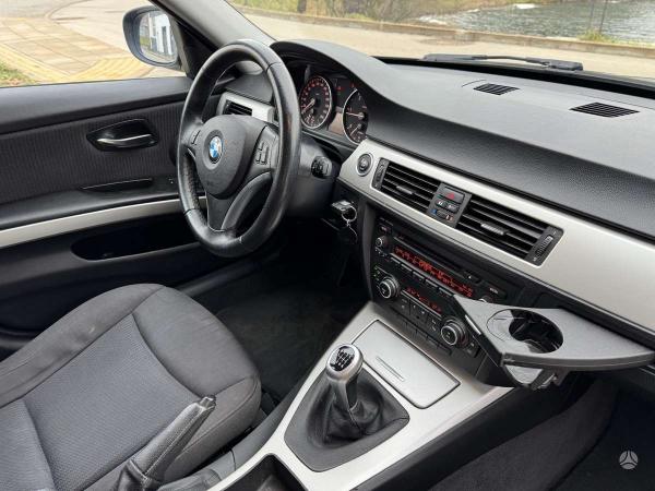 Black BMW 320 2011 in Elektrenai, with an engine capacity of 2.00 L and mileage of 350 thousand km for 3699 €, photo 9 on AUTOMOTO.COM.LV
