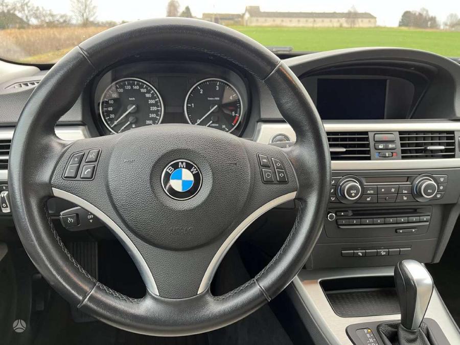 Black BMW 320 2011 in Panevezys, with an engine capacity of 2.00 L and mileage of 283 thousand km for 5500 €, photo 12 on AUTOMOTO.COM.LV