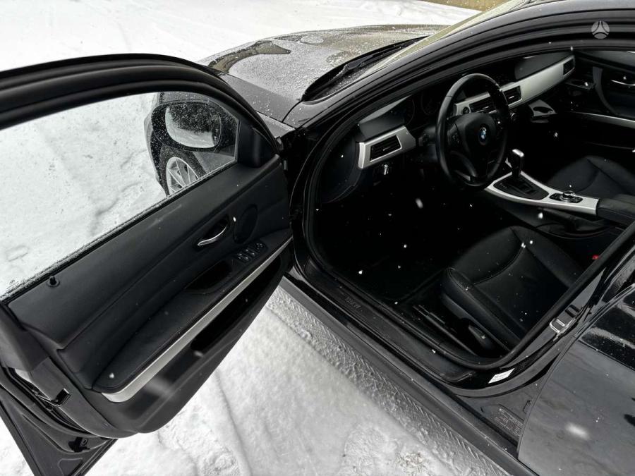 Black BMW 320 2011 in Panevezys, with an engine capacity of 2.00 L and mileage of 277 thousand km for 5200 €, photo 10 on AUTOMOTO.COM.LV