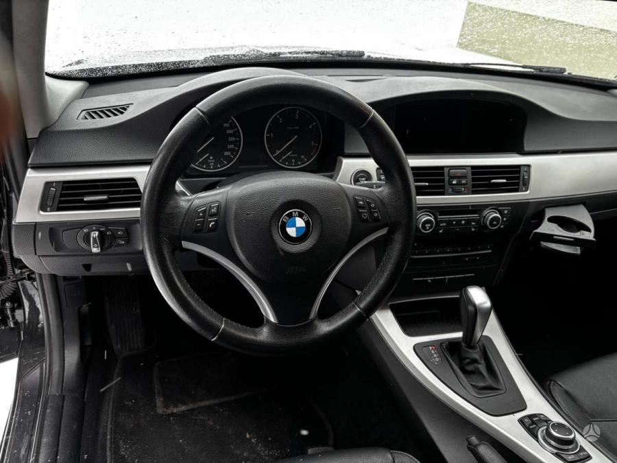 Black BMW 320 2011 in Panevezys, with an engine capacity of 2.00 L and mileage of 277 thousand km for 5200 €, photo 12 on AUTOMOTO.COM.LV