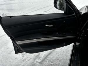 Black BMW 320 2011 in Panevezys, with an engine capacity of 2.00 L and mileage of 277 thousand km for 5200 €, photo 13 on AUTOMOTO.COM.LV