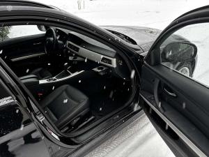 Black BMW 320 2011 in Panevezys, with an engine capacity of 2.00 L and mileage of 277 thousand km for 5200 €, photo 19 on AUTOMOTO.COM.LV