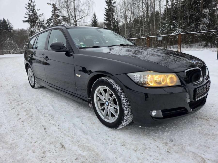 Black BMW 320 2011 in Utena, with an engine capacity of 2.00 L and mileage of 240 thousand km for 4350 €, photo 3 on AUTOMOTO.COM.LV