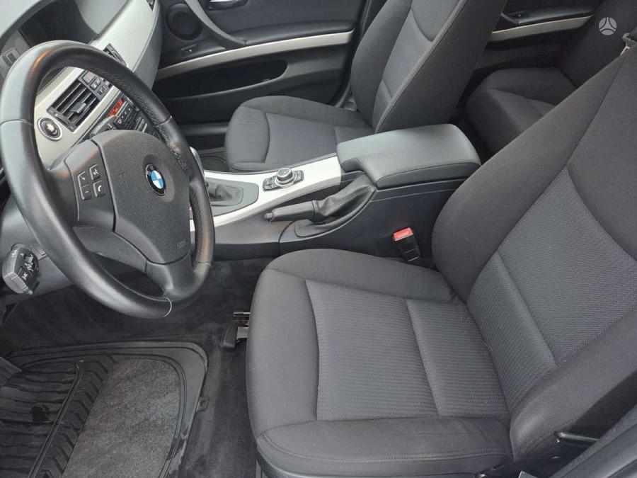 Black BMW 320 2011 in Utena, with an engine capacity of 2.00 L and mileage of 240 thousand km for 4350 €, photo 7 on AUTOMOTO.COM.LV