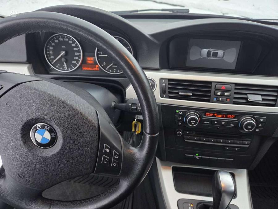 Black BMW 320 2011 in Utena, with an engine capacity of 2.00 L and mileage of 240 thousand km for 4350 €, photo 12 on AUTOMOTO.COM.LV