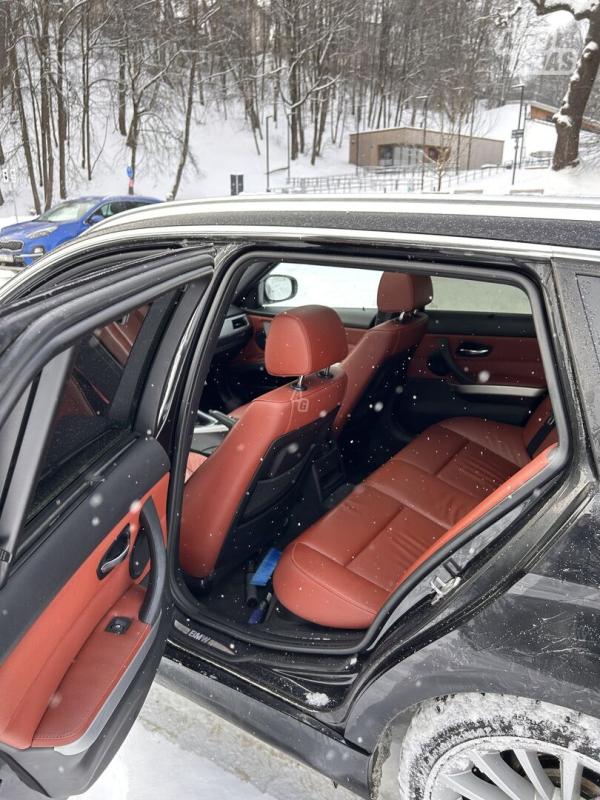 Black BMW 320 2011 in Kaunas, with an engine capacity of 2.00 L and mileage of 299 thousand km for 5200 €, photo 8 on AUTOMOTO.COM.LV