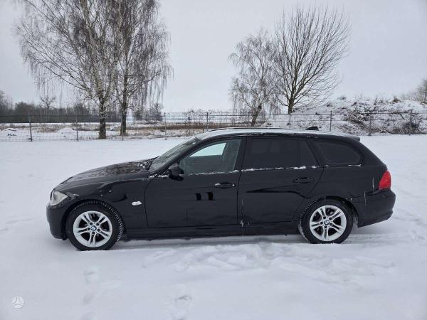 Melns BMW 320 2011 Marijampole, ar dzinēja tilpumu 2.00 L un nobraukumu 291 tūkst. km par 3500 €, foto 2 vietnē AUTOMOTO.COM.LV