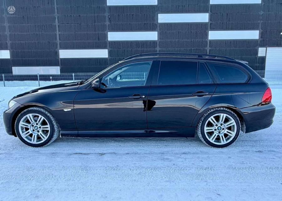 Melns BMW 320 2011 Viļņa, ar dzinēja tilpumu 2.00 L un nobraukumu 255 tūkst. km par 4950 €, foto 4 vietnē AUTOMOTO.COM.LV