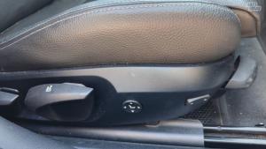 Black BMW 320 2011 in Kaunas, with an engine capacity of 2.00 L and mileage of 335 thousand km for 2800 €, photo 12 on AUTOMOTO.COM.LV