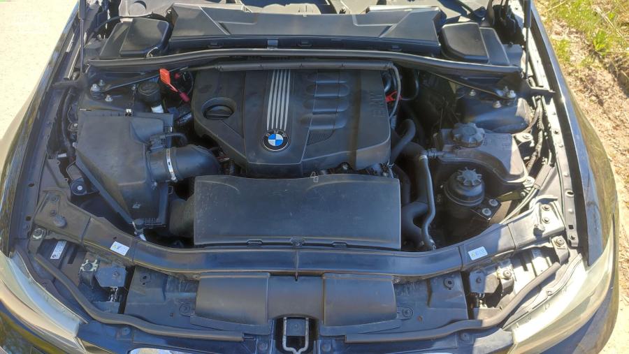 Black BMW 320 2011 in Kaunas, with an engine capacity of 2.00 L and mileage of 335 thousand km for 2800 €, photo 15 on AUTOMOTO.COM.LV