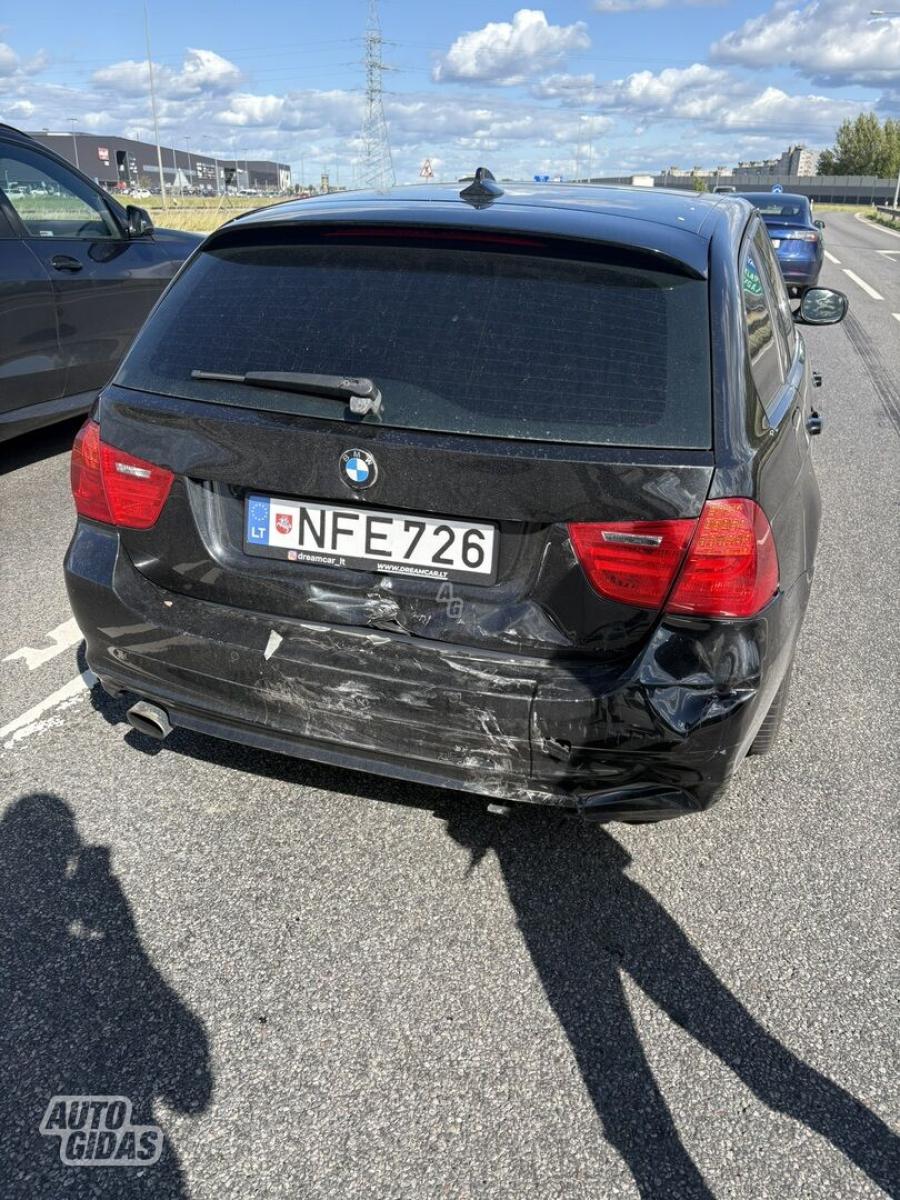 Black BMW 320 2011 in Kaunas, with an engine capacity of 2.00 L and mileage of 278 thousand km for 5000 €, photo 19 on AUTOMOTO.COM.LV