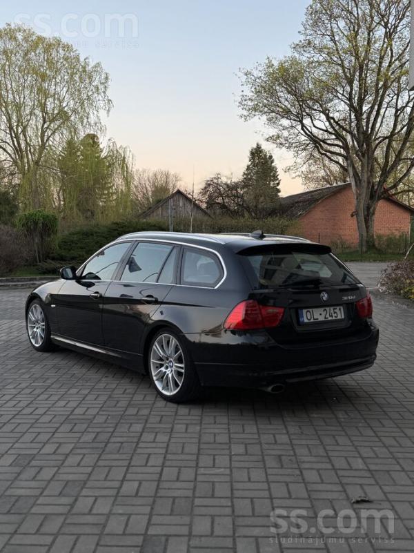 Black BMW 320 2011 in Riga, with an engine capacity of 2.00 L and mileage of 322 thousand km for 5400 €, photo 2 on AUTOMOTO.COM.LV