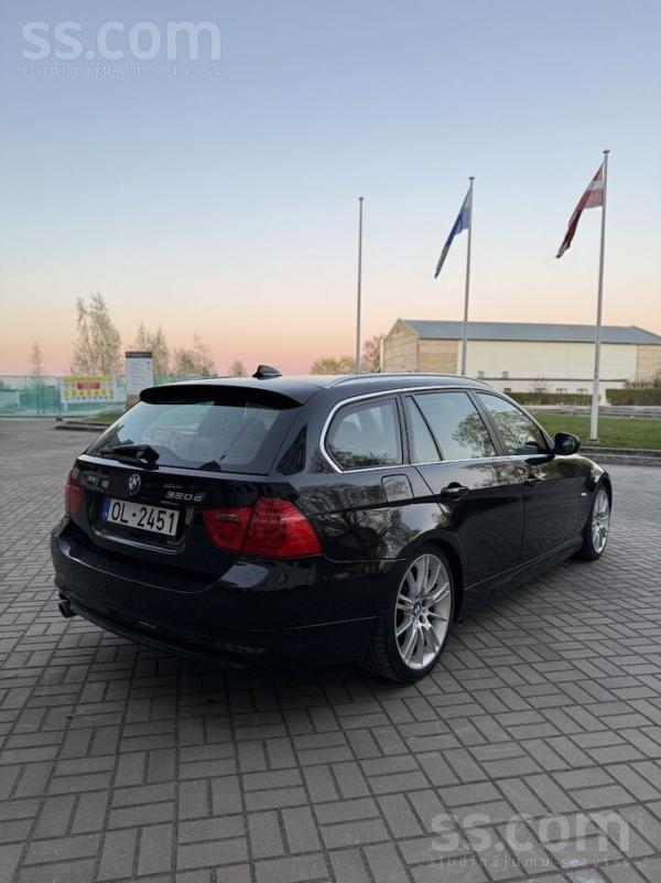 Black BMW 320 2011 in Riga, with an engine capacity of 2.00 L and mileage of 322 thousand km for 5400 €, photo 4 on AUTOMOTO.COM.LV