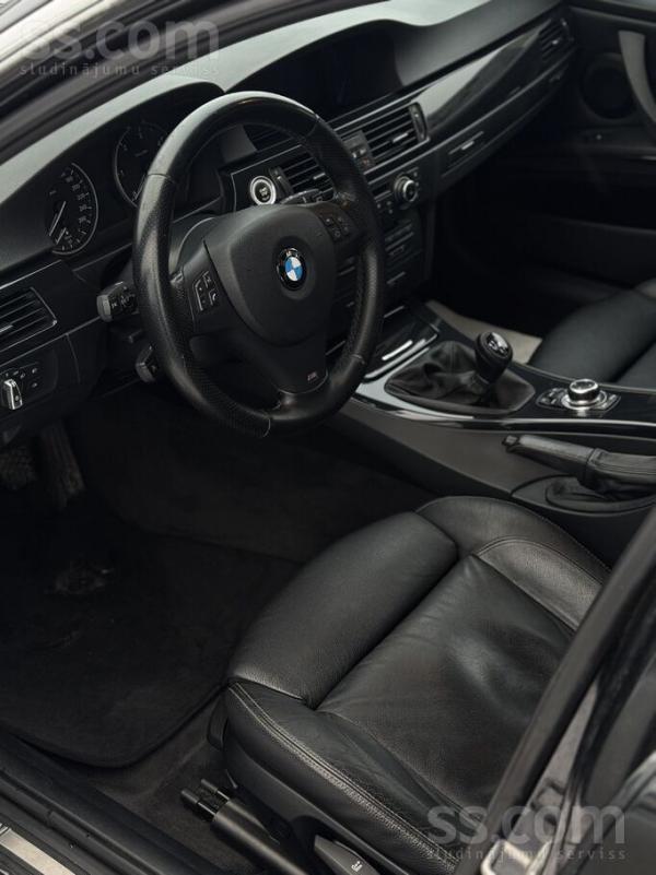 Black BMW 320 2011 in Riga, with an engine capacity of 2.00 L and mileage of 322 thousand km for 5400 €, photo 5 on AUTOMOTO.COM.LV