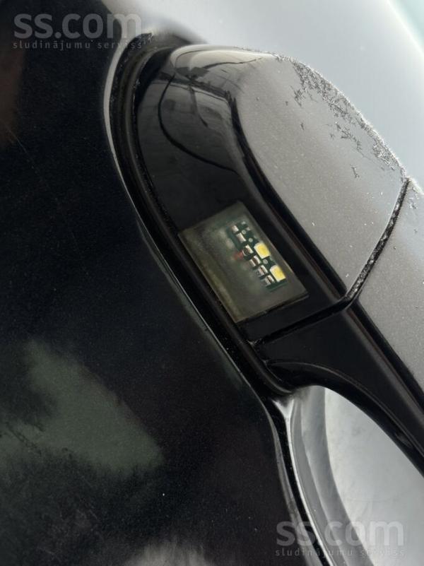 Black BMW 320 2011 in Riga, with an engine capacity of 2.00 L and mileage of 322 thousand km for 5400 €, photo 9 on AUTOMOTO.COM.LV