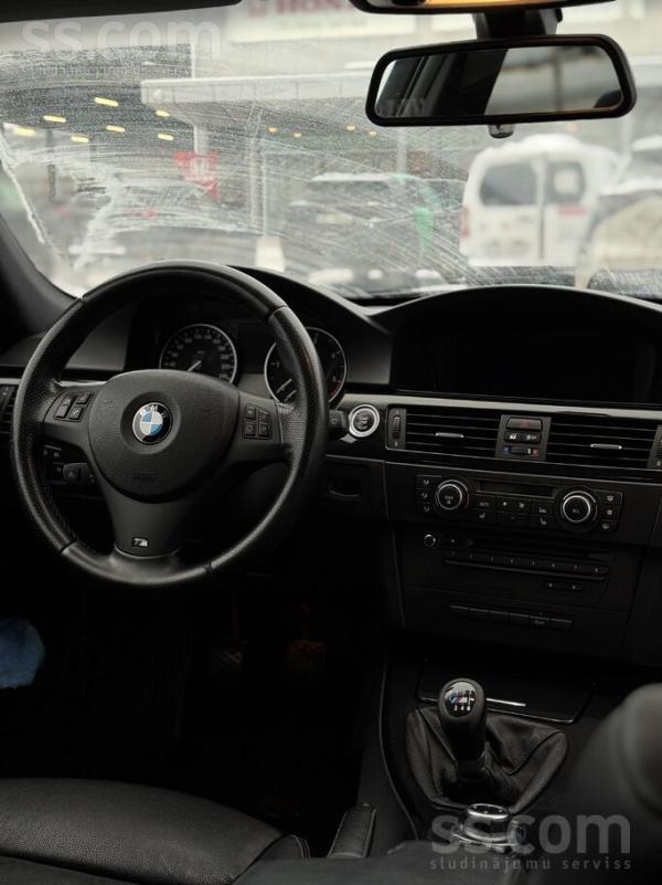 Black BMW 320 2011 in Riga, with an engine capacity of 2.00 L and mileage of 322 thousand km for 5400 €, photo 7 on AUTOMOTO.COM.LV