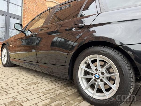 Black BMW 320 2011 in Riga, with an engine capacity of 2.00 L and mileage of 282 thousand km for 5850 €, photo 9 on AUTOMOTO.COM.LV