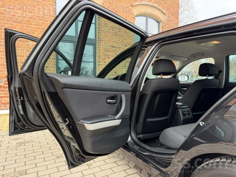 Black BMW 320 2011 in Riga, with an engine capacity of 2.00 L and mileage of 282 thousand km for 5850 €, photo 12 on AUTOMOTO.COM.LV