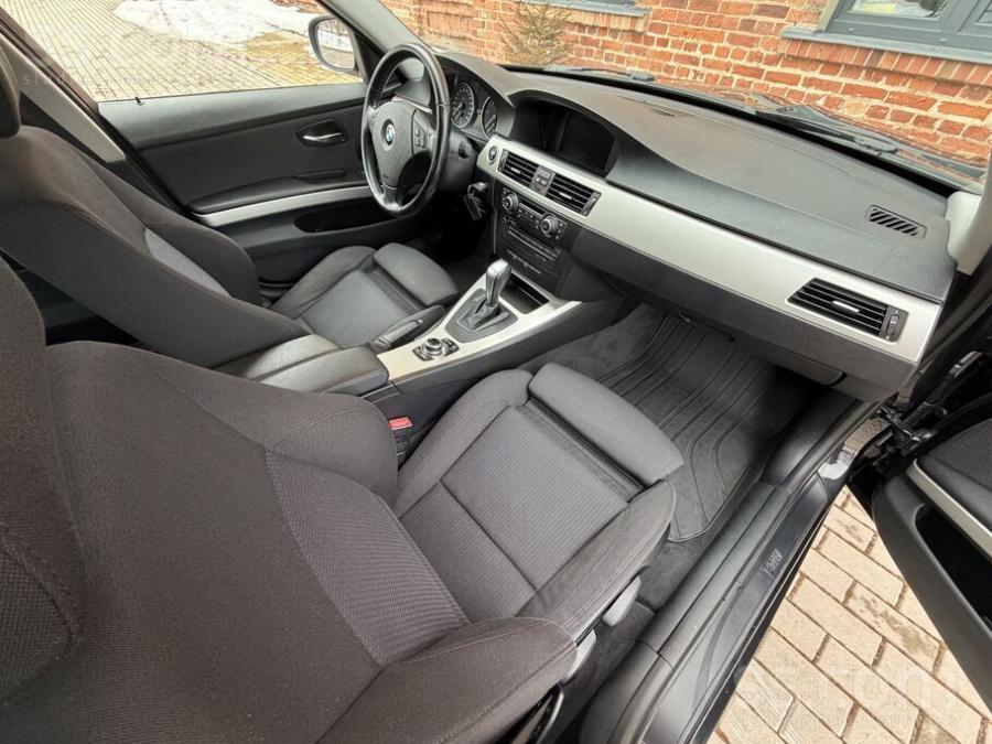 Black BMW 320 2011 in Riga, with an engine capacity of 2.00 L and mileage of 282 thousand km for 5850 €, photo 16 on AUTOMOTO.COM.LV