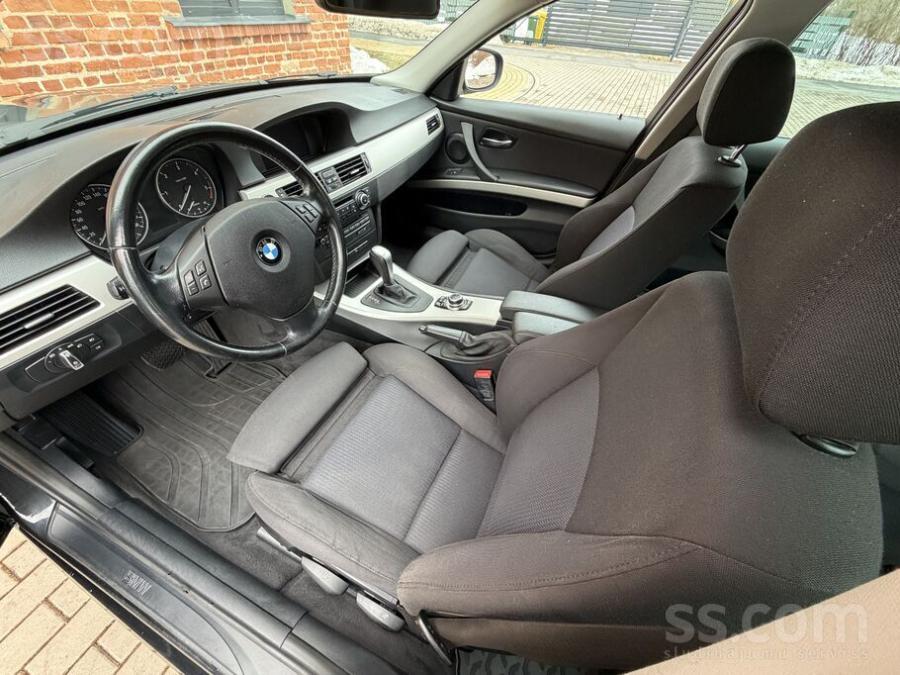 Black BMW 320 2011 in Riga, with an engine capacity of 2.00 L and mileage of 282 thousand km for 5850 €, photo 17 on AUTOMOTO.COM.LV