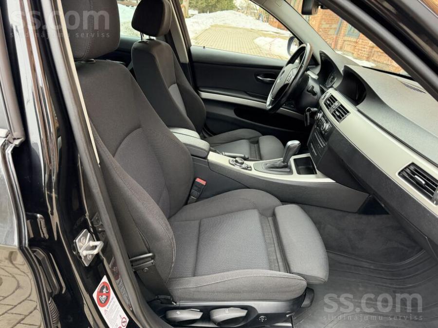 Black BMW 320 2011 in Riga, with an engine capacity of 2.00 L and mileage of 282 thousand km for 5850 €, photo 19 on AUTOMOTO.COM.LV