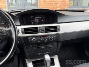 Black BMW 320 2011 in Riga, with an engine capacity of 2.00 L and mileage of 282 thousand km for 5850 €, photo 23 on AUTOMOTO.COM.LV